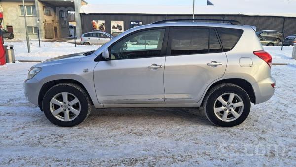 Toyota RAV4 2009 Ogre, ar dzinēja tilpumu 2.20 L un nobraukumu 265 tūkst. km par 6350 €, foto 8 vietnē AUTOMOTO.COM.LV