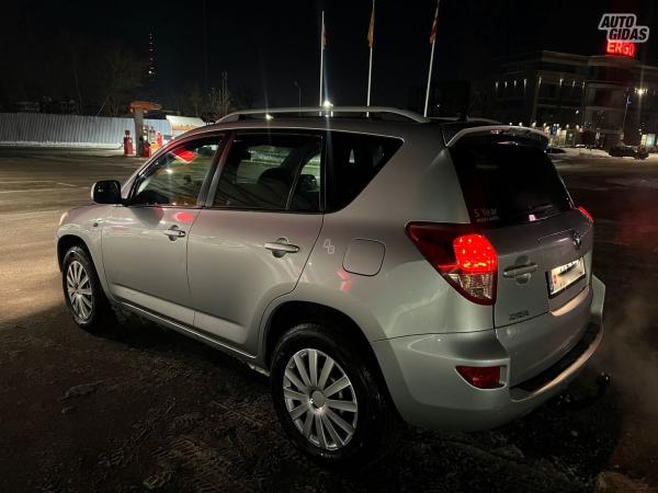 Toyota RAV4 2009 Viļņa, ar dzinēja tilpumu 2.20 L un nobraukumu 300 tūkst. km par 3350 €, foto 1 vietnē AUTOMOTO.COM.LV