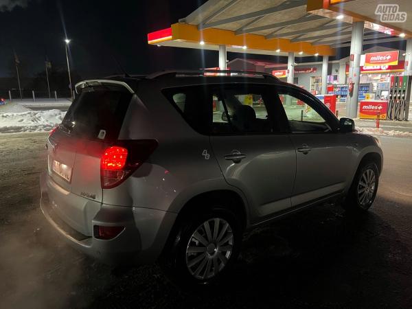 Toyota RAV4 2009 Viļņa, ar dzinēja tilpumu 2.20 L un nobraukumu 300 tūkst. km par 3350 €, foto 2 vietnē AUTOMOTO.COM.LV