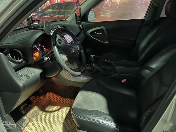 Toyota RAV4 2009 Viļņa, ar dzinēja tilpumu 2.20 L un nobraukumu 300 tūkst. km par 3350 €, foto 5 vietnē AUTOMOTO.COM.LV