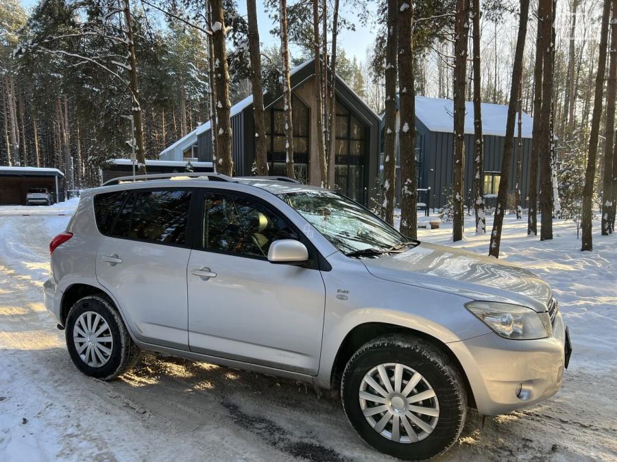 Toyota RAV4 2009 Viļņa, ar dzinēja tilpumu 2.20 L un nobraukumu 300 tūkst. km par 3350 €, foto 5 vietnē AUTOMOTO.COM.LV