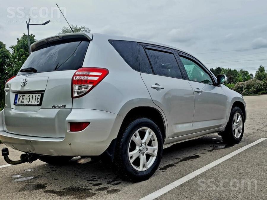 Toyota RAV4 2009 in Aizkraukle, with an engine capacity of 2.20 L and mileage of 433 thousand km for 4200 €, photo 8 on AUTOMOTO.COM.LV
