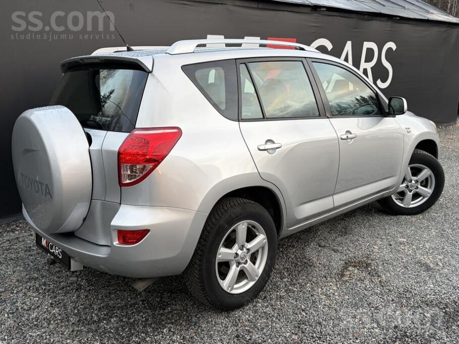 Toyota RAV4 2009 in Riga, with an engine capacity of 2.20 L and mileage of 179 thousand km for 6790 €, photo 5 on AUTOMOTO.COM.LV