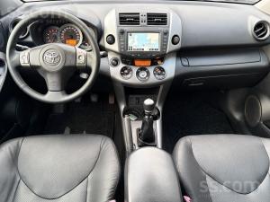 Toyota RAV4 2009 in Riga, with an engine capacity of 2.20 L and mileage of 179 thousand km for 6790 €, photo 7 on AUTOMOTO.COM.LV
