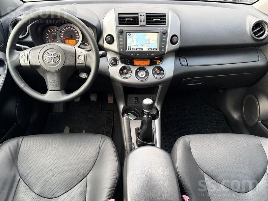 Toyota RAV4 2009 in Riga, with an engine capacity of 2.20 L and mileage of 179 thousand km for 6790 €, photo 7 on AUTOMOTO.COM.LV