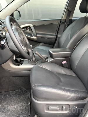 Toyota RAV4 2009 in Riga, with an engine capacity of 2.20 L and mileage of 179 thousand km for 6790 €, photo 8 on AUTOMOTO.COM.LV