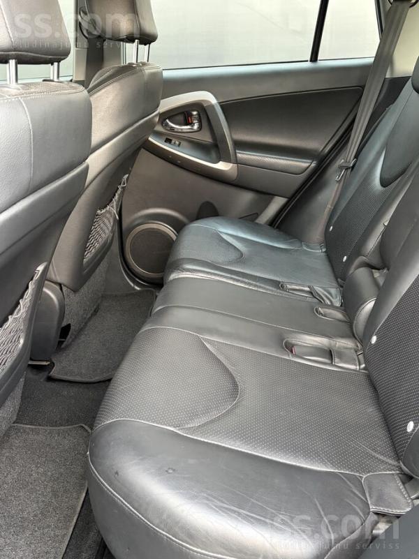 Toyota RAV4 2009 Rīga, ar dzinēja tilpumu 2.20 L un nobraukumu 179 tūkst. km par 6790 €, foto 8 vietnē AUTOMOTO.COM.LV