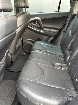Toyota RAV4 2009 in Riga, with an engine capacity of 2.20 L and mileage of 179 thousand km for 6790 €, photo 9 on AUTOMOTO.COM.LV