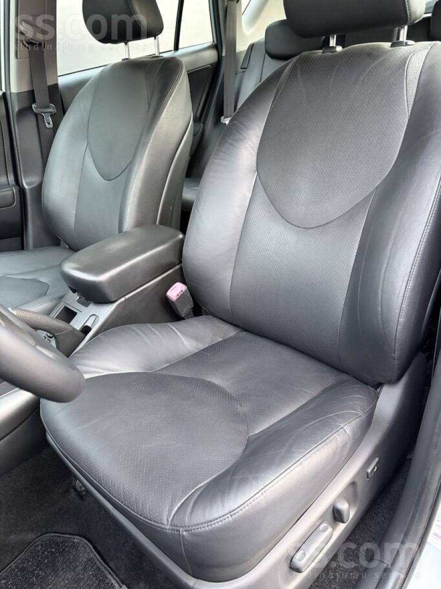 Toyota RAV4 2009 in Riga, with an engine capacity of 2.20 L and mileage of 179 thousand km for 6790 €, photo 10 on AUTOMOTO.COM.LV