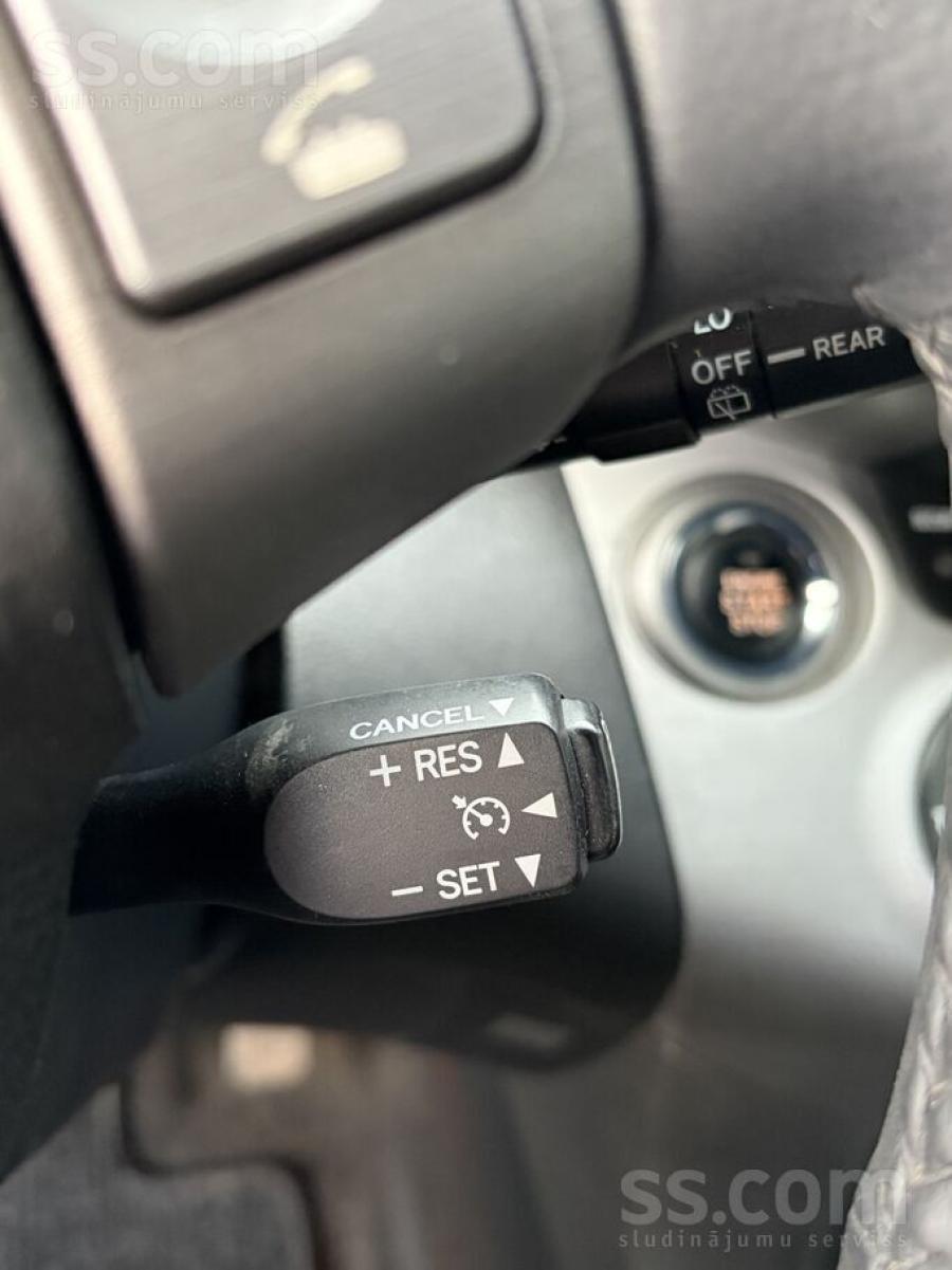 Toyota RAV4 2009 in Riga, with an engine capacity of 2.20 L and mileage of 179 thousand km for 6790 €, photo 12 on AUTOMOTO.COM.LV