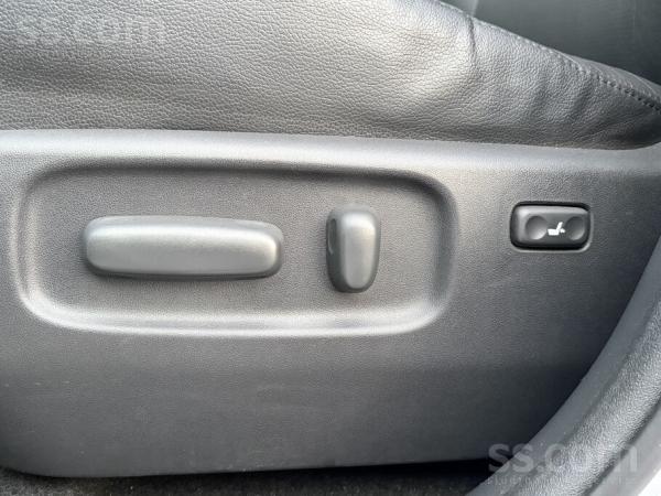 Toyota RAV4 2009 in Riga, with an engine capacity of 2.20 L and mileage of 179 thousand km for 6490 €, photo 10 on AUTOMOTO.COM.LV