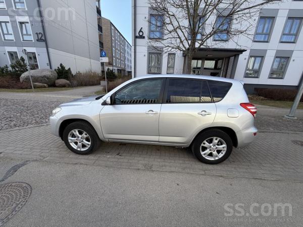 Toyota RAV4 2009 in Riga, with an engine capacity of 2.20 L and mileage of 280 thousand km for 4000 €, photo 5 on AUTOMOTO.COM.LV