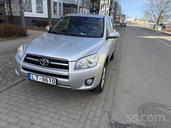Toyota RAV4 2009 in Riga, with an engine capacity of 2.20 L and mileage of 280 thousand km for 4000 €, photo 8 on AUTOMOTO.COM.LV