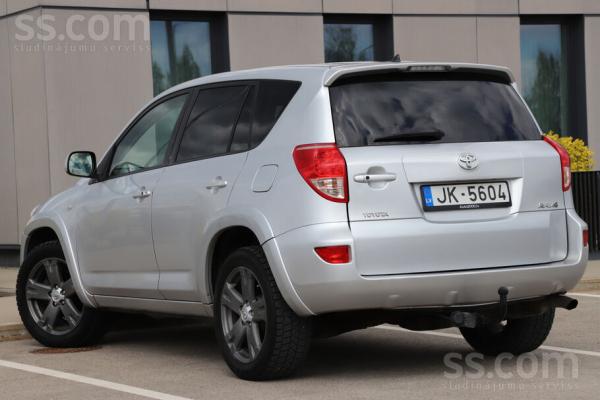 Toyota RAV4 2009 in Tukums, with an engine capacity of 2.20 L and mileage of 0 thousand km for 3750 €, photo 5 on AUTOMOTO.COM.LV