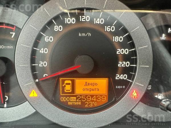 Toyota RAV4 2009 in Riga, with an engine capacity of 2.20 L and mileage of 260 thousand km for 4500 €, photo 6 on AUTOMOTO.COM.LV
