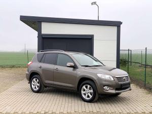 Toyota RAV4 2010 in Kedainiai, with an engine capacity of 2.23 L and mileage of 205 thousand km for 8299 €, photo 2 on AUTOMOTO.COM.LV