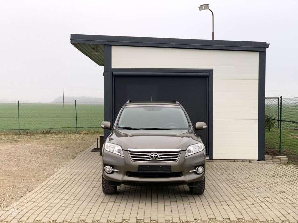 Toyota RAV4 2010 in Kedainiai, with an engine capacity of 2.23 L and mileage of 205 thousand km for 8299 €, photo 6 on AUTOMOTO.COM.LV