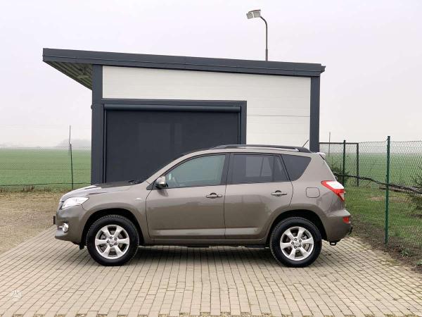 Toyota RAV4 2010 in Kedainiai, with an engine capacity of 2.23 L and mileage of 205 thousand km for 8299 €, photo 9 on AUTOMOTO.COM.LV