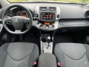 Toyota RAV4 2010 in Kedainiai, with an engine capacity of 2.23 L and mileage of 205 thousand km for 8299 €, photo 11 on AUTOMOTO.COM.LV