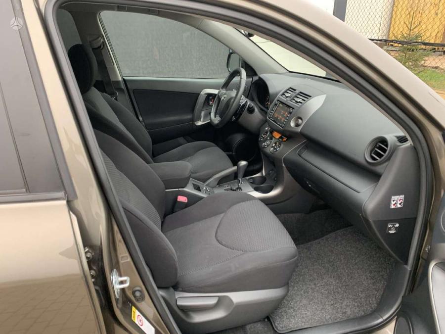 Toyota RAV4 2010 in Kedainiai, with an engine capacity of 2.23 L and mileage of 205 thousand km for 8299 €, photo 32 on AUTOMOTO.COM.LV