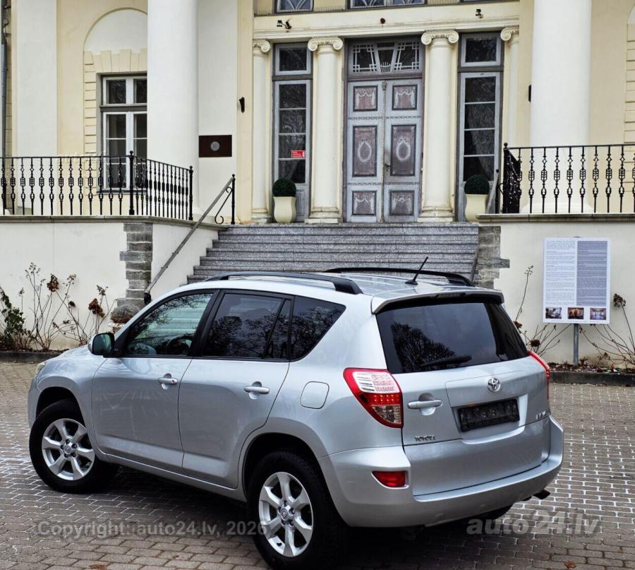 Toyota RAV4 2010 Tallina, ar dzinēja tilpumu 2.20 L un nobraukumu 200 tūkst. km par 7280 €, foto 3 vietnē AUTOMOTO.COM.LV