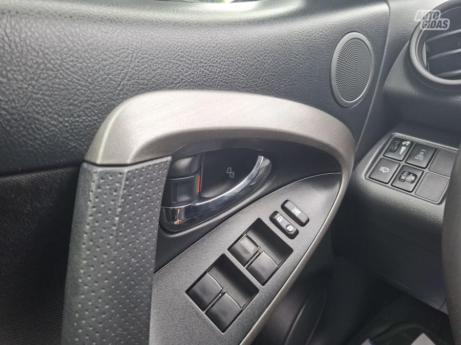 Toyota RAV4 2010 Šilutė, ar dzinēja tilpumu 2.20 L un nobraukumu 295 tūkst. km par 5999 €, foto 15 vietnē AUTOMOTO.COM.LV