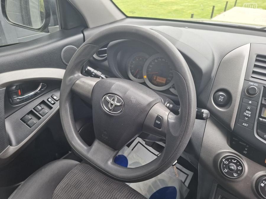 Toyota RAV4 2010 Šilutė, ar dzinēja tilpumu 2.20 L un nobraukumu 295 tūkst. km par 5999 €, foto 17 vietnē AUTOMOTO.COM.LV