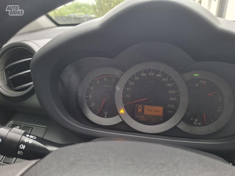 Toyota RAV4 2010 Šilutė, ar dzinēja tilpumu 2.20 L un nobraukumu 295 tūkst. km par 5999 €, foto 18 vietnē AUTOMOTO.COM.LV