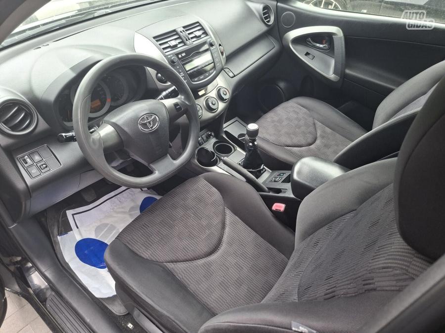 Toyota RAV4 2010 Šilutė, ar dzinēja tilpumu 2.20 L un nobraukumu 295 tūkst. km par 5999 €, foto 26 vietnē AUTOMOTO.COM.LV