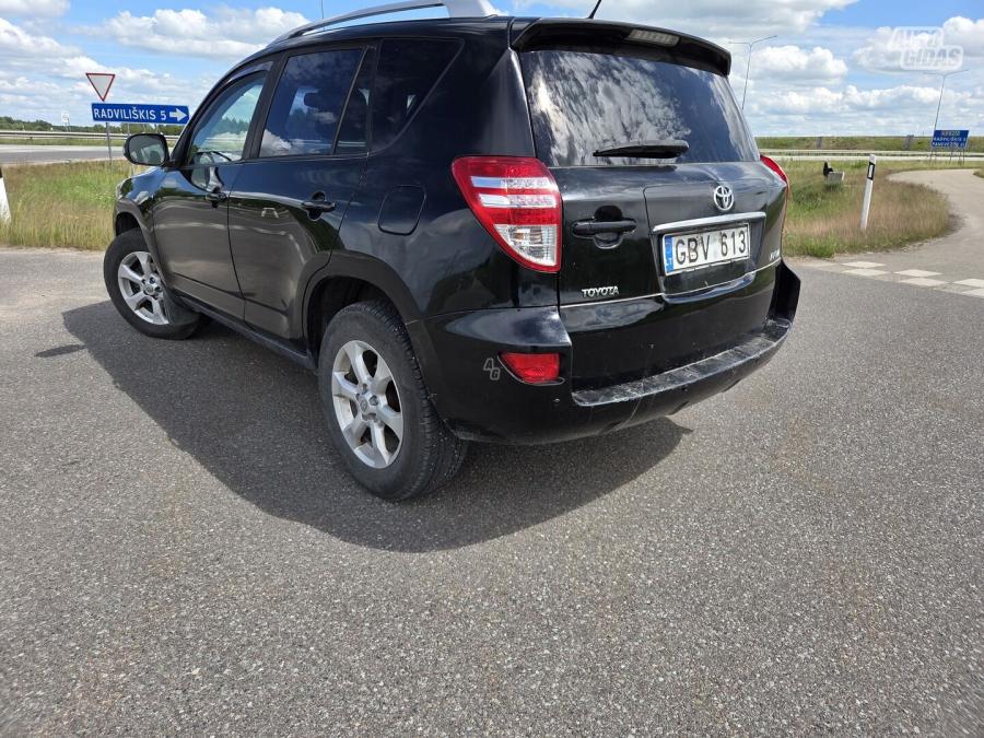 Toyota RAV4 2010 in Radviliskis, with an engine capacity of 2.20 L and mileage of 330 thousand km for 3800 €, photo 3 on AUTOMOTO.COM.LV