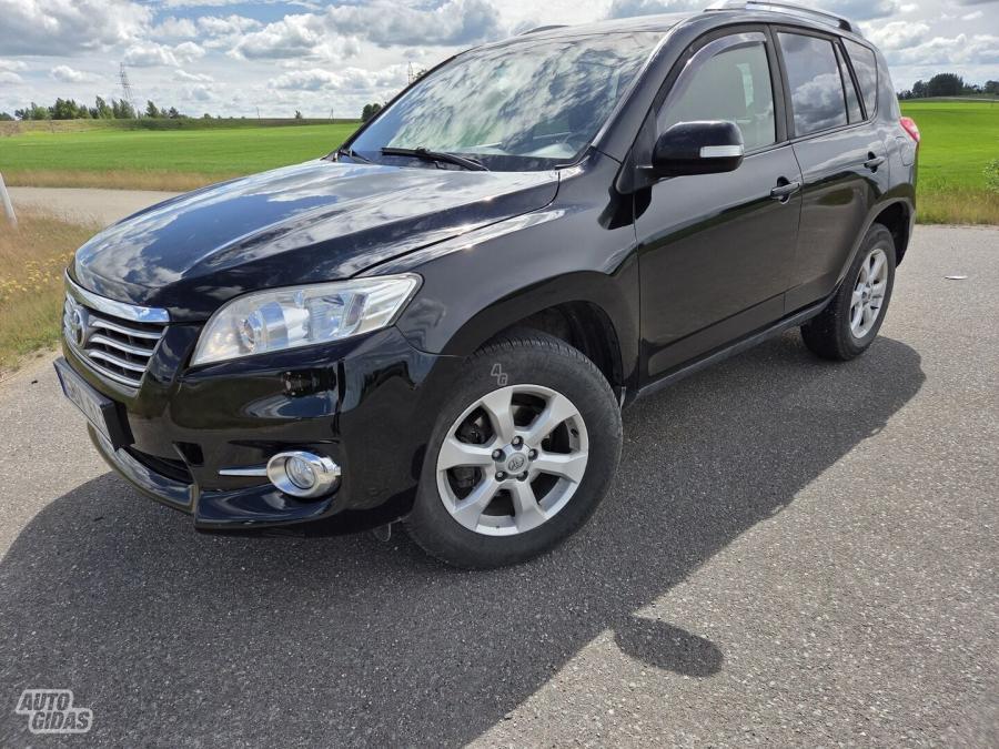Toyota RAV4 2010 in Radviliskis, with an engine capacity of 2.20 L and mileage of 330 thousand km for 3800 €, photo 4 on AUTOMOTO.COM.LV