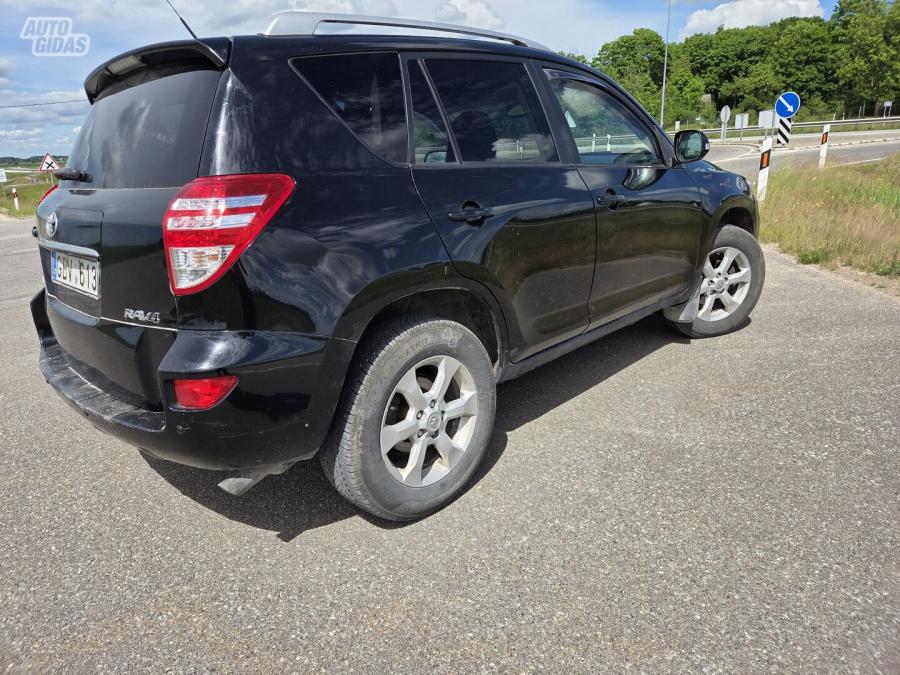 Toyota RAV4 2010 in Radviliskis, with an engine capacity of 2.20 L and mileage of 330 thousand km for 3800 €, photo 5 on AUTOMOTO.COM.LV