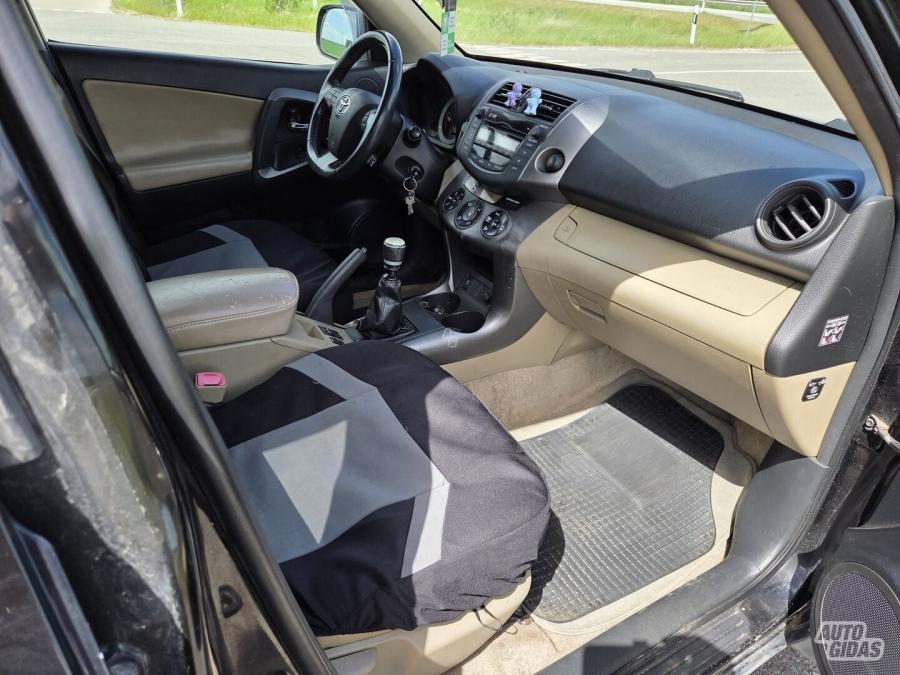 Toyota RAV4 2010 in Radviliskis, with an engine capacity of 2.20 L and mileage of 330 thousand km for 3800 €, photo 7 on AUTOMOTO.COM.LV