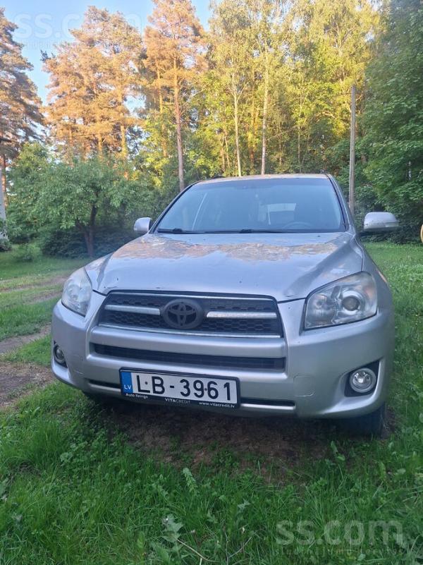 Toyota RAV4 2010 in Dobele, with an engine capacity of 2.20 L and mileage of 208 thousand km for 3600 €, photo 2 on AUTOMOTO.COM.LV