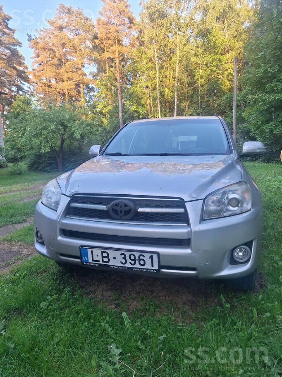 Toyota RAV4 2010 in Dobele, with an engine capacity of 2.20 L and mileage of 208 thousand km for 3600 €, photo 3 on AUTOMOTO.COM.LV