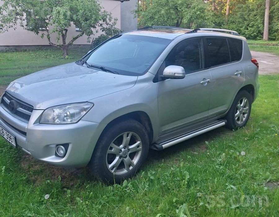 Toyota RAV4 2010 in Dobele, with an engine capacity of 2.20 L and mileage of 208 thousand km for 3600 €, photo 4 on AUTOMOTO.COM.LV