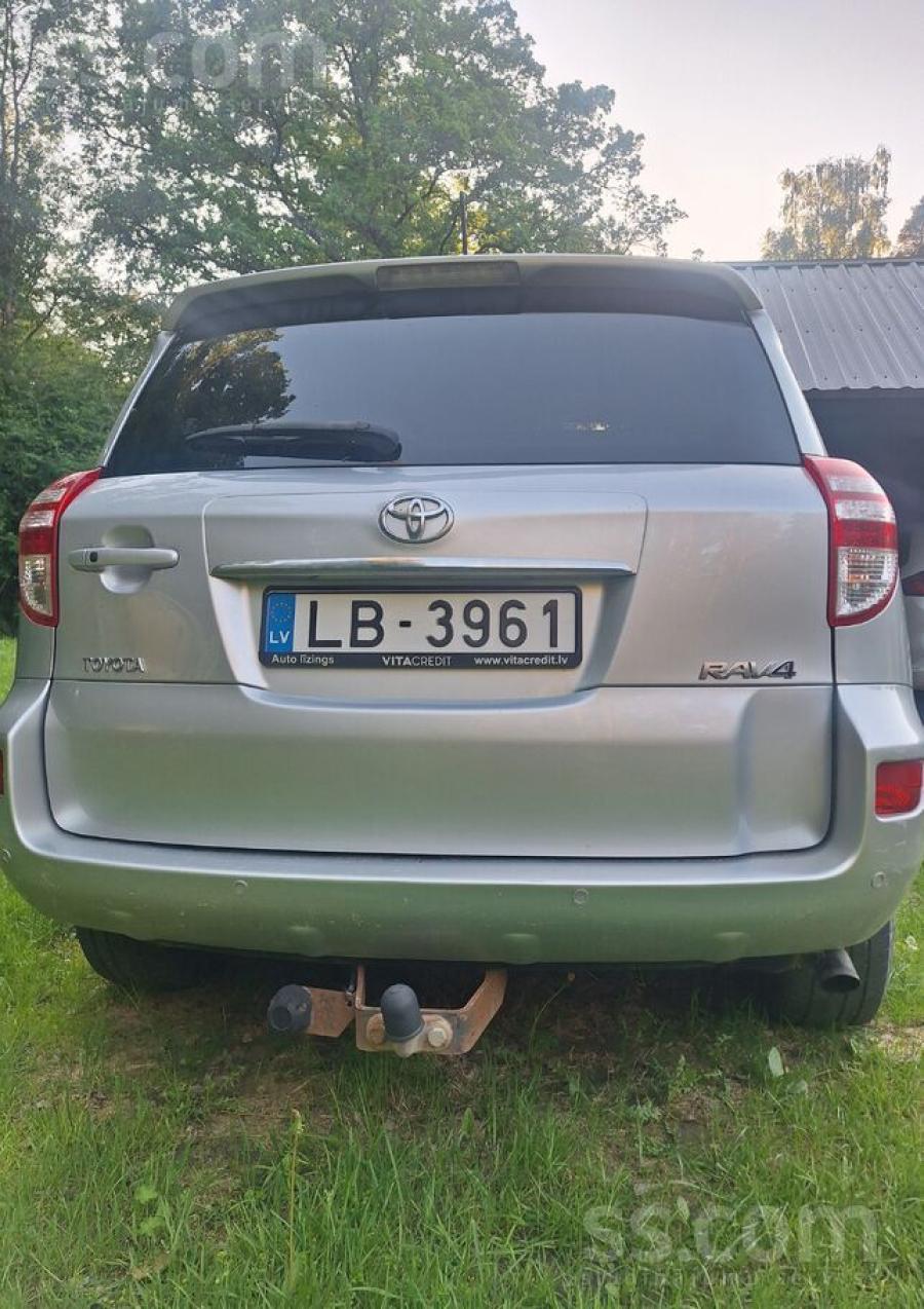 Toyota RAV4 2010 in Dobele, with an engine capacity of 2.20 L and mileage of 208 thousand km for 3600 €, photo 6 on AUTOMOTO.COM.LV