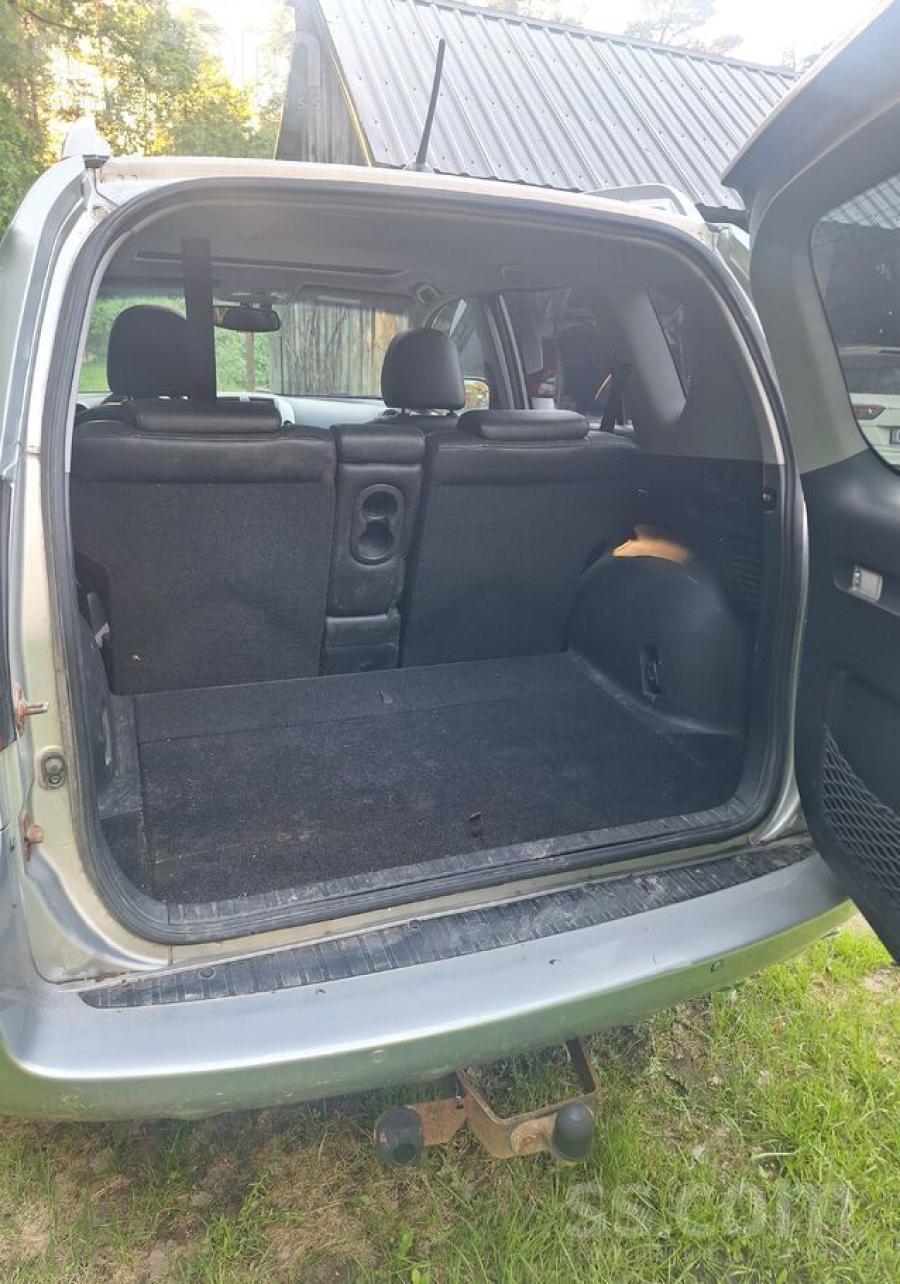 Toyota RAV4 2010 in Dobele, with an engine capacity of 2.20 L and mileage of 208 thousand km for 3600 €, photo 7 on AUTOMOTO.COM.LV