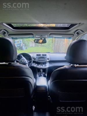 Toyota RAV4 2010 in Dobele, with an engine capacity of 2.20 L and mileage of 208 thousand km for 3600 €, photo 8 on AUTOMOTO.COM.LV