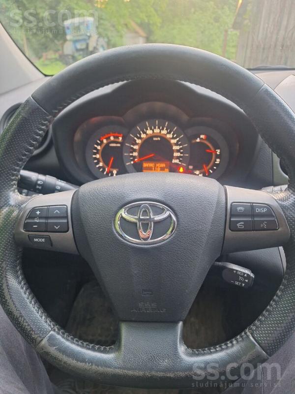 Toyota RAV4 2010 in Dobele, with an engine capacity of 2.20 L and mileage of 208 thousand km for 3600 €, photo 10 on AUTOMOTO.COM.LV