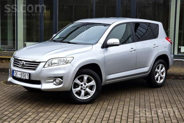 Toyota RAV4 2011 in Tukums, with an engine capacity of 2.20 L and mileage of 280 thousand km for 8400 €, photo 2 on AUTOMOTO.COM.LV