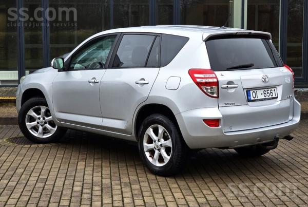Toyota RAV4 2011 in Tukums, with an engine capacity of 2.20 L and mileage of 280 thousand km for 8400 €, photo 3 on AUTOMOTO.COM.LV