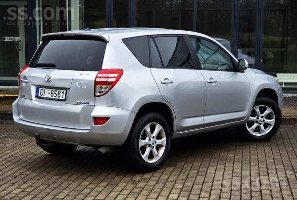 Toyota RAV4 2011 in Tukums, with an engine capacity of 2.20 L and mileage of 280 thousand km for 8400 €, photo 4 on AUTOMOTO.COM.LV