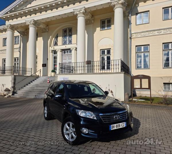 Toyota RAV4 2011 in Tallinn, with an engine capacity of 2.20 L and mileage of 230 thousand km for 8700 €, photo 2 on AUTOMOTO.COM.LV