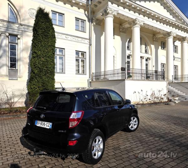 Toyota RAV4 2011 in Tallinn, with an engine capacity of 2.20 L and mileage of 230 thousand km for 8700 €, photo 3 on AUTOMOTO.COM.LV