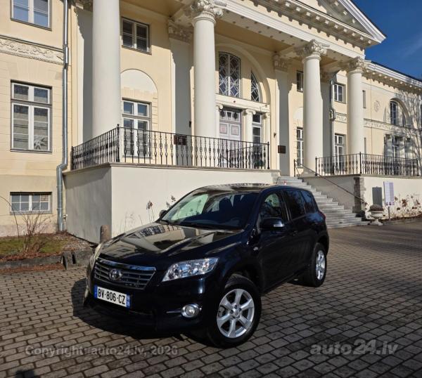 Toyota RAV4 2011 in Tallinn, with an engine capacity of 2.20 L and mileage of 230 thousand km for 8700 €, photo 4 on AUTOMOTO.COM.LV