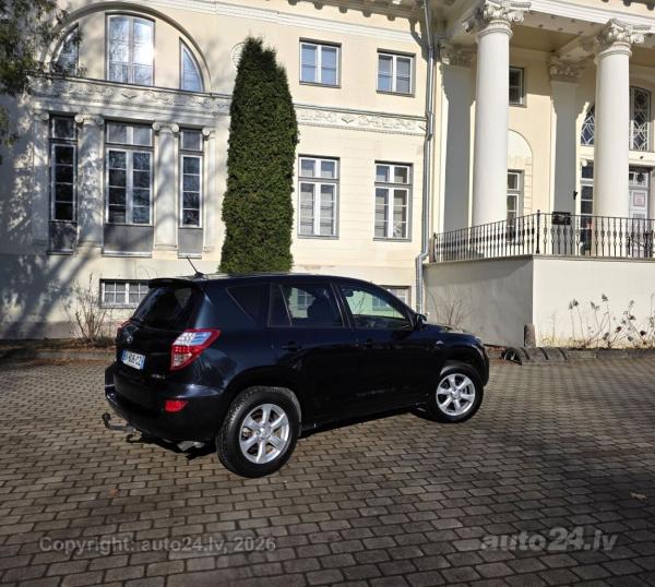 Toyota RAV4 2011 in Tallinn, with an engine capacity of 2.20 L and mileage of 230 thousand km for 8700 €, photo 7 on AUTOMOTO.COM.LV