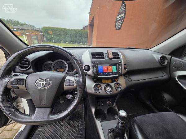 Toyota RAV4 2011 in Panevezys, with an engine capacity of 2.20 L and mileage of 223 thousand km for 6500 €, photo 6 on AUTOMOTO.COM.LV