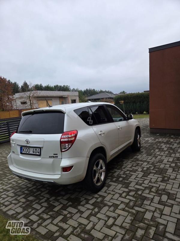 Toyota RAV4 2011 in Panevezys, with an engine capacity of 2.20 L and mileage of 223 thousand km for 6500 €, photo 9 on AUTOMOTO.COM.LV