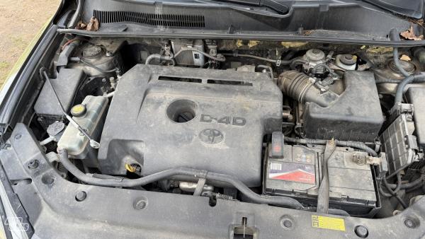 Toyota RAV4 2011 in Vilnius, with an engine capacity of 2.20 L and mileage of 297 thousand km for 7000 €, photo 8 on AUTOMOTO.COM.LV